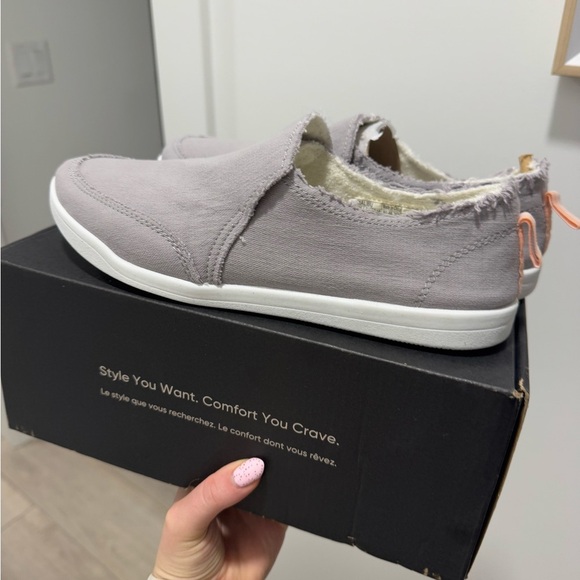 Vionic | Shoes | Vionic Beach Malibu Slip On Sneaker Canvas Grey Size ...